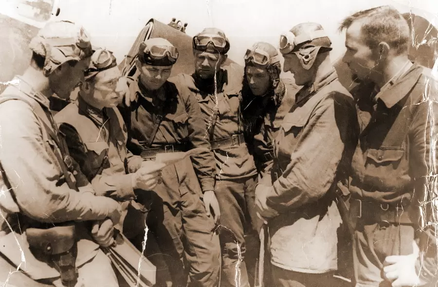 사령관 선반 주요 V. A. 루다코프 67 회 EAP의 4 번째 비행단의 조종사 중