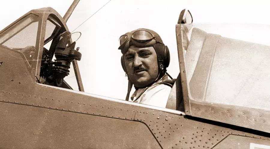 Pilshchik iz 59. borec Squadron George Pošta v IAR 80 kabina