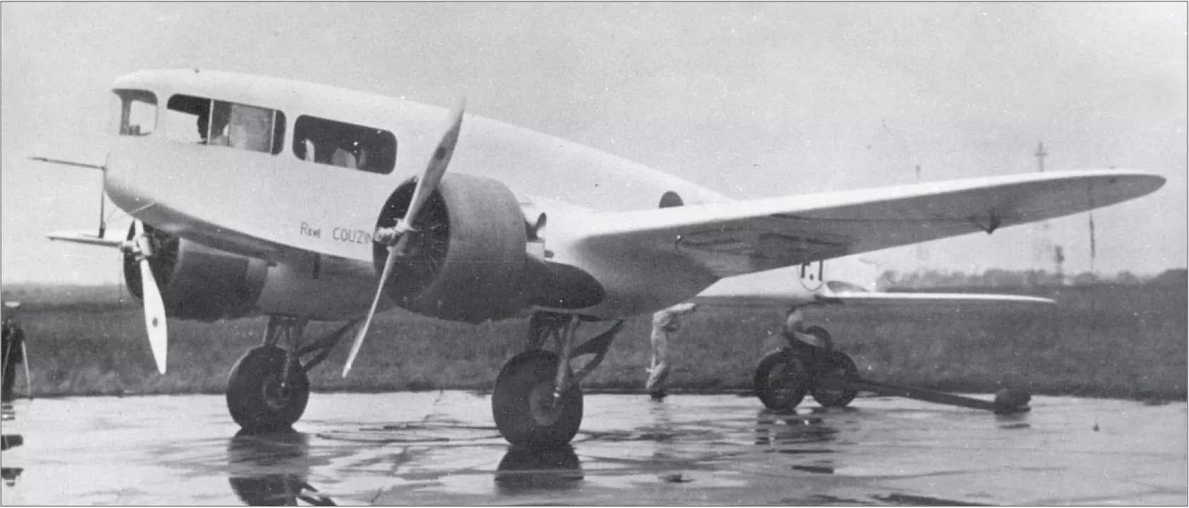 Transokan aer-coizinet ac 10 aviadiloj; 16 aŭgusto - Baldaŭ antaŭ la komenco de la vetkuroj - la aviadilo mortis