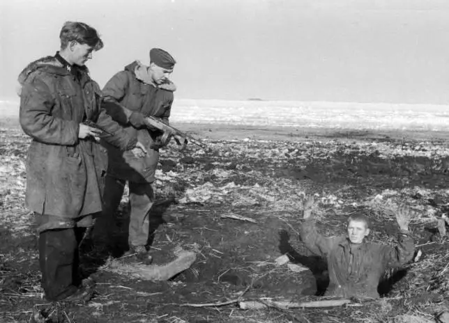 Галерия на героите. Този ден те се приближиха като .....