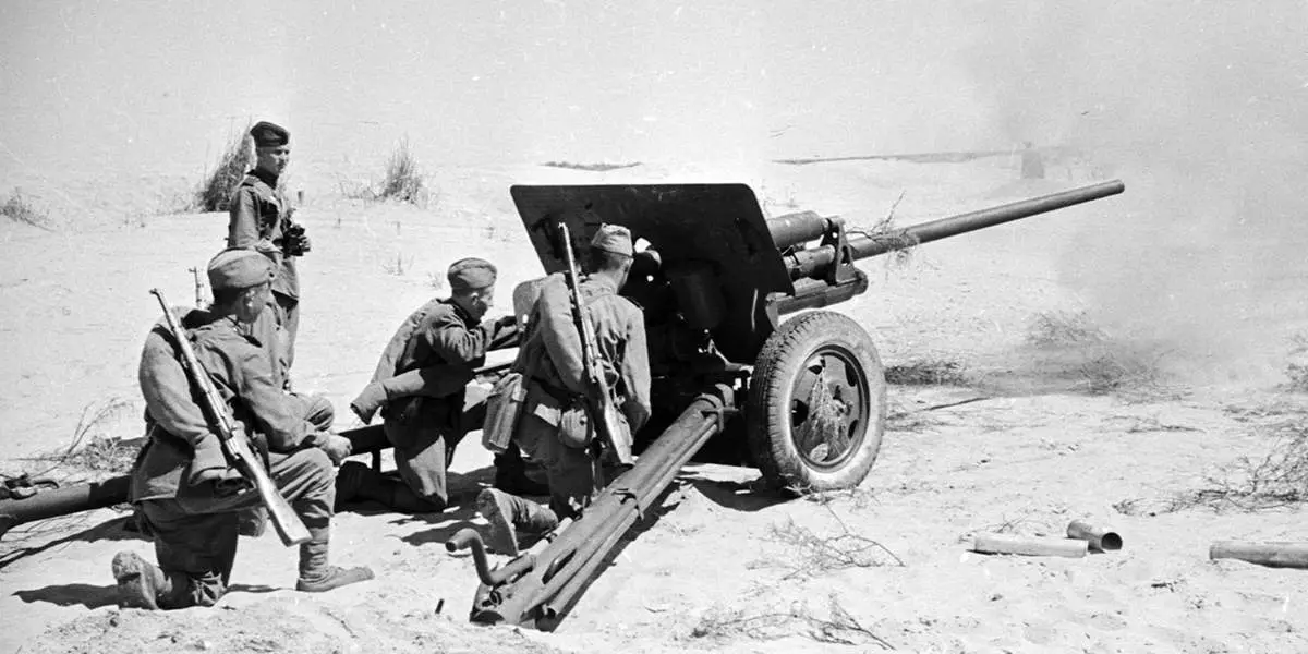 Artilleryrs són el foc de la antitanc GE-2 arma