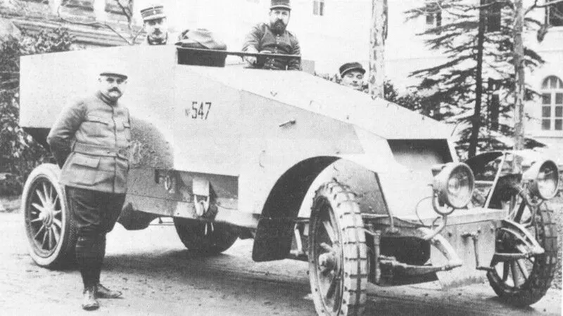 V tejto podobe, Renault armormen prišiel z Francúzska