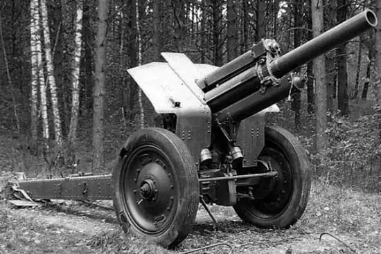 122 mm Gaubita M-30 ARR. 38 g. 우리 군대에서는 항상 쉽게 간주됩니다. Wehrmacht에서 트로피 M-30은 열심히 고려되었습니다.