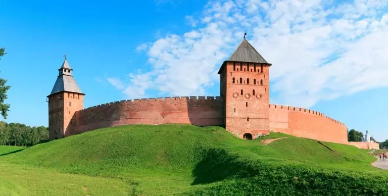 Novgorod Keynets (மேலும் Novgorod Kremlin) - Veliky Novgorod கோட்டை.