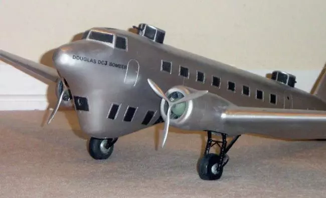 Méi schlecht wéi "Bolo". Projet vum Bomm baséiert op der Passagéier Fliger DC-3