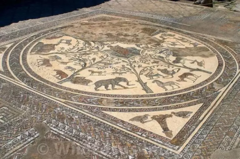 Մոզաիկա Վոլուբիլիսի Հռոմեական տան հատակին (Մարոկկո): II դար ՀԱՅՏԱՐԱՐՈՒԹՅՈՒՆ