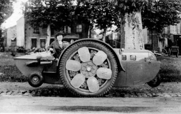 Amfibijos žvalgybos mašina Voiture Amphibie 