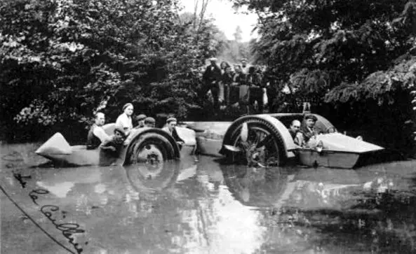 Amfibi keşif makinesi Voiture Amphibie 