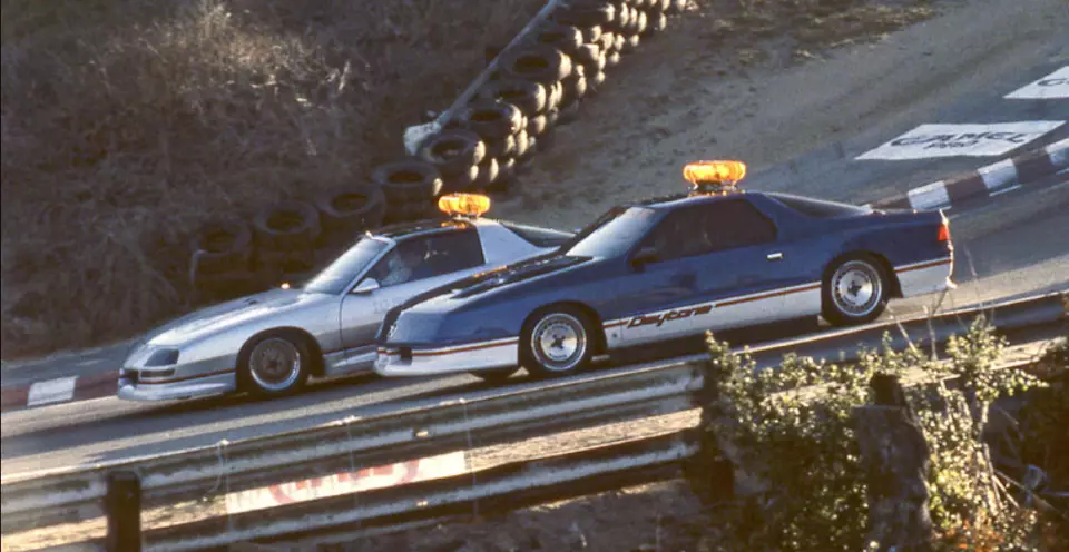 Пейс-кари PPG 1983 на гонці в Лагуна-Сека: Dodge Daytona Turbo Z і Chevrolet Camaro Z28. Можна помітити, що вони відрізняються від серійних не тільки забарвленням, але і обвісом