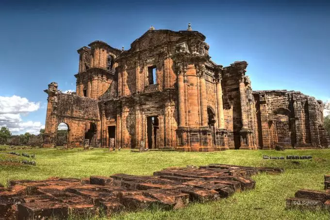 Rooi Paraguay Ruins (18+)