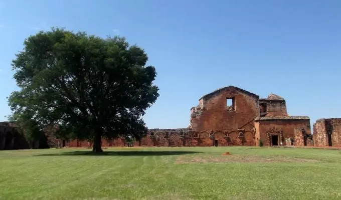 Rooi Paraguay Ruins (18+)