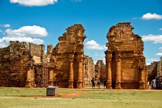 Rooi Paraguay Ruins (18+)