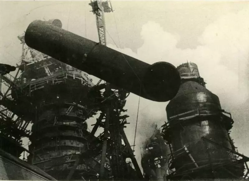 Gina wani hadadden yankin Komsomol na No. 6 A Tsohon Metallorator Haɗa a 1943. Source: M.gannatatator74.ru.