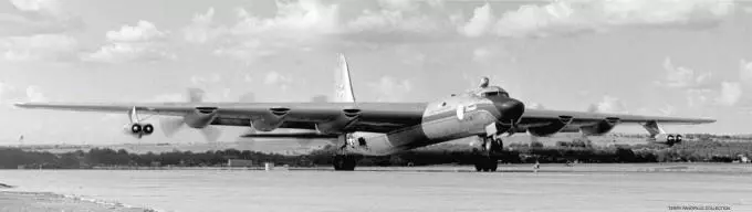 Shining Cieli ... o come l'America ha smesso di preoccuparti di energia atomica e amata Boeing B-52
