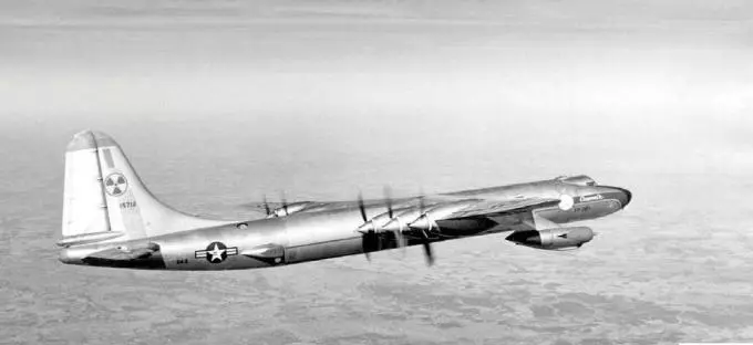 آسمانوں کو چمکنا ... یا امریکہ کس طرح جوہری توانائی کے بارے میں پریشان ہوگیا اور بوئنگ B-52 سے محبت کرتا تھا