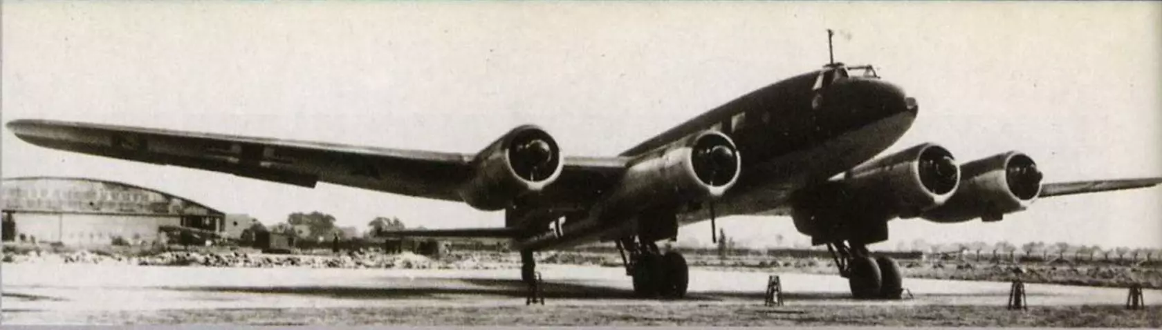 De setembro de 1940 a xaneiro de 1943, FW-200 (número de fábrica 021) usaba un número militar de NA + WN e foi usado por Focke-Wulf