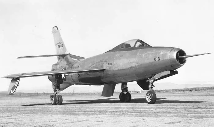 Prototip Avcı-Interceptor Cumhuriyeti XF-91 Thunderceptor (46-680) 'nin ilk prototipi