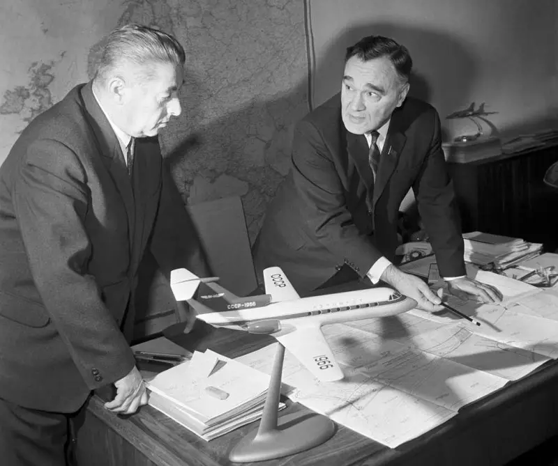 Airkers Mikhail Bender และ Alexander Yakovlev, 1967