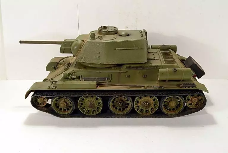 T-34 ar uzlādes mašīnu