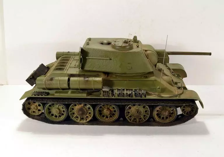 T-34 ar uzlādes mašīnu