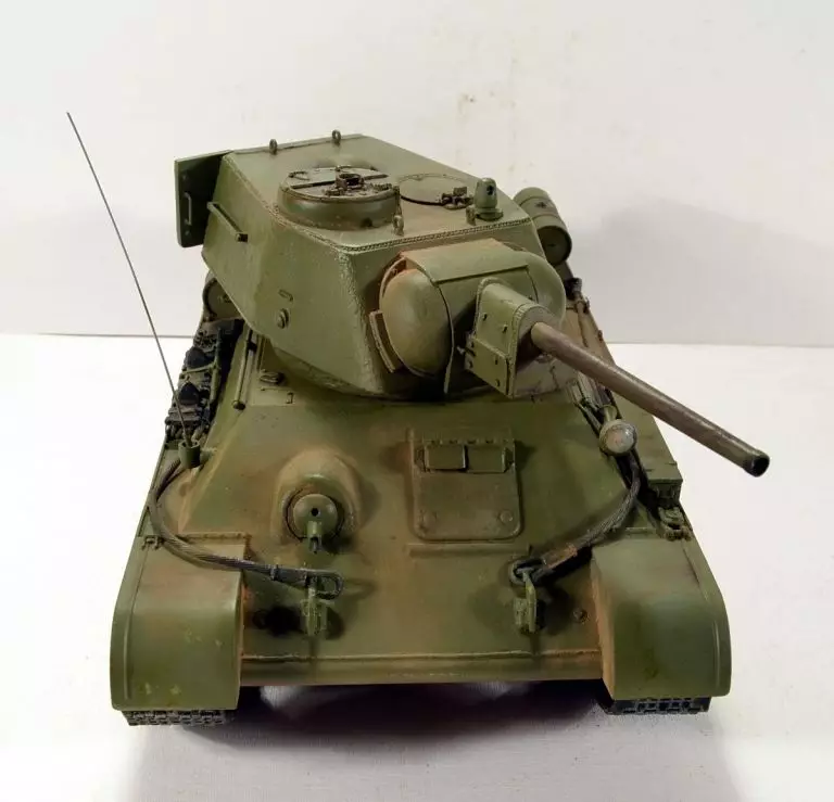 T-34 ar uzlādes mašīnu