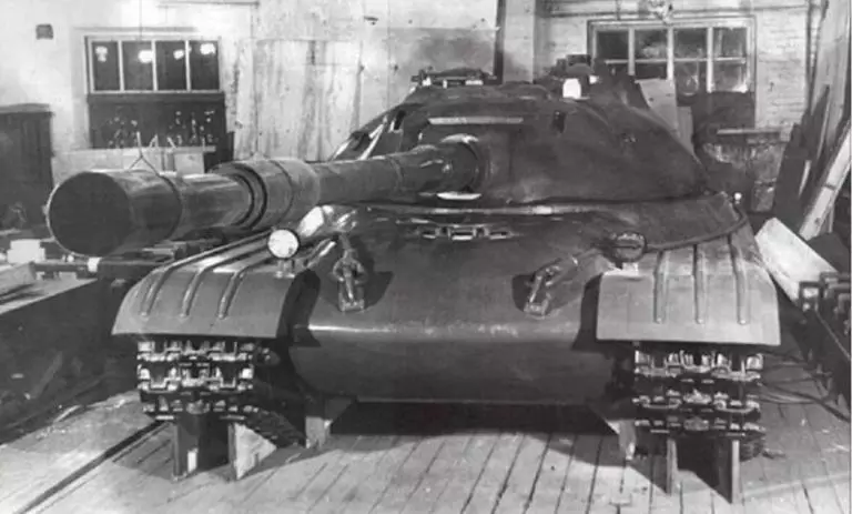 Nini inaweza kuwa tank ip-11 au kitu 770. USSR