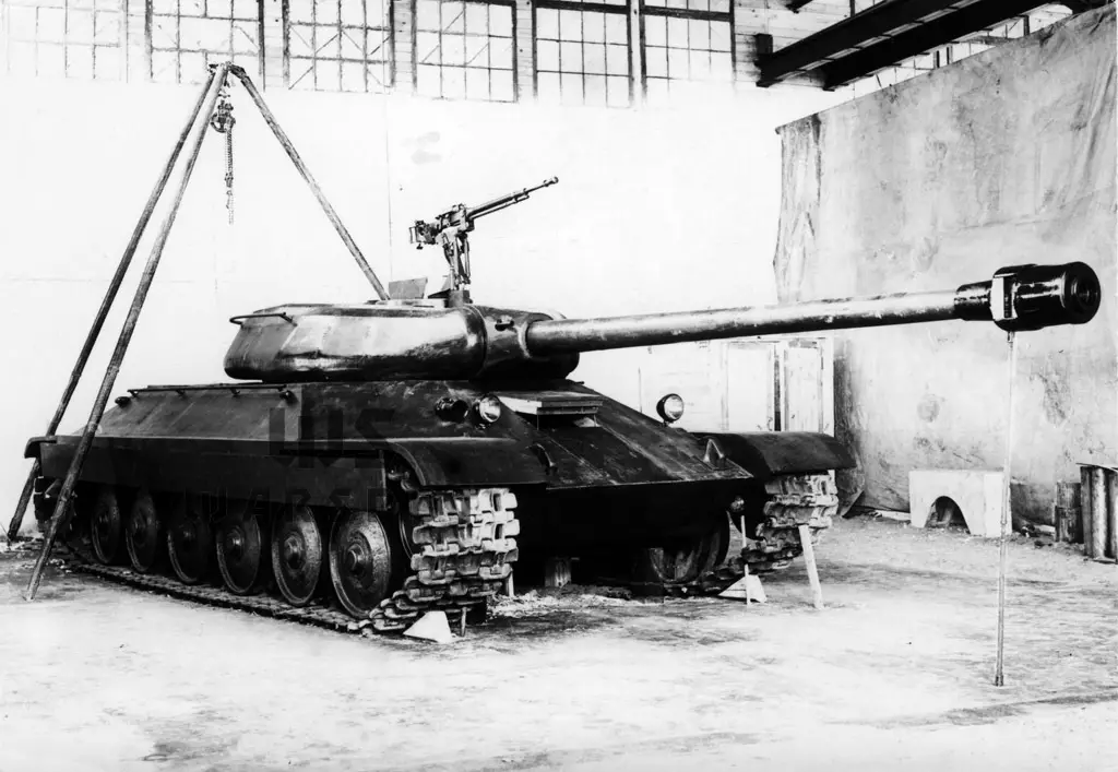 Yuri Pasholok. IS-6 - ei amplitudissa