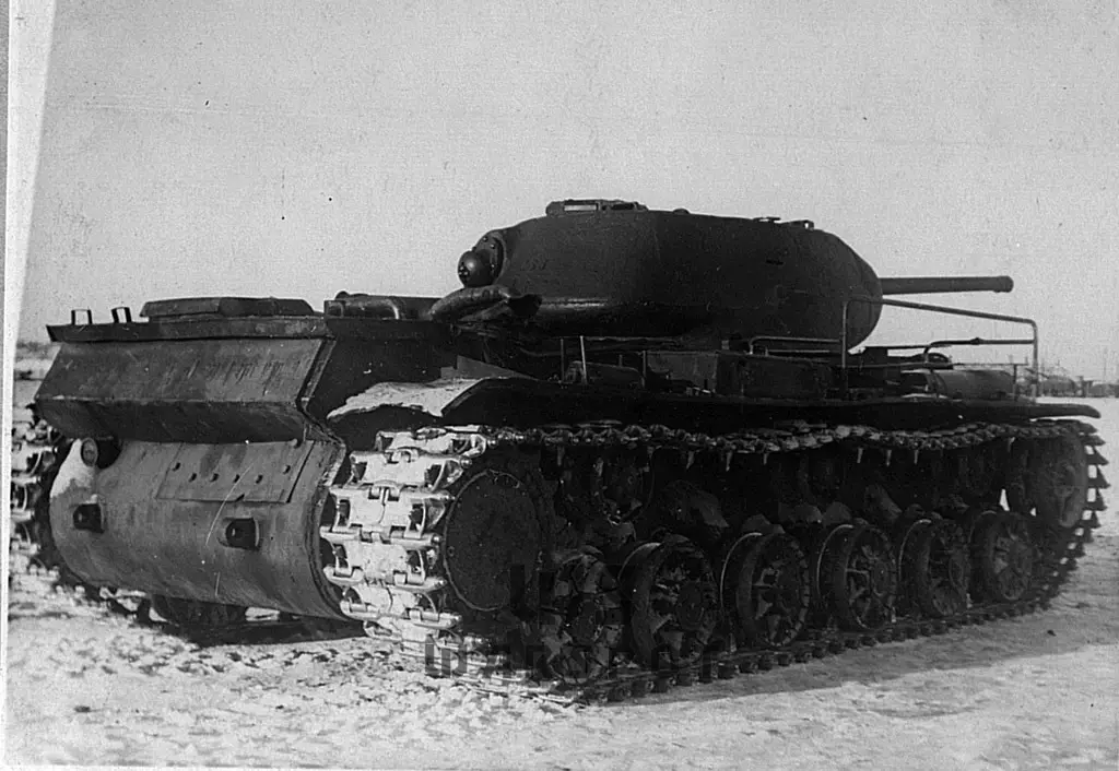 Yuri Pasholok. IS-6 - ei amplitudissa