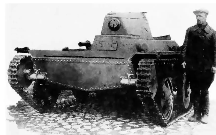 Failed replacement by the first Soviet floating tanks - T-43-1 and T-43-2