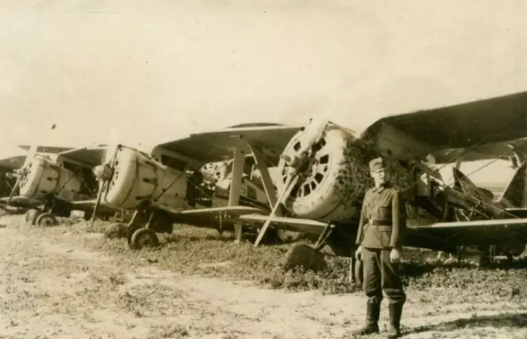 Një numër i madh i avionëve sovjetikë të dëmtuar në tokë u kapën nga gjermanët në vitin 1941.