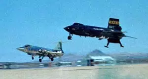 Слетување X-15 придружено со F-104