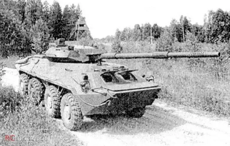 Transporter blindato "Sting-B" e "Sting-C" (BTR-70 da 85mm e cannone da 125 mm). l'USSR.
