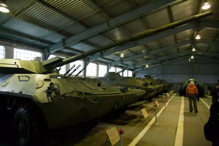 装甲运输车“Sting-B”和“Sting-C”（BTR-70，从85mm和125mm大炮）。苏联