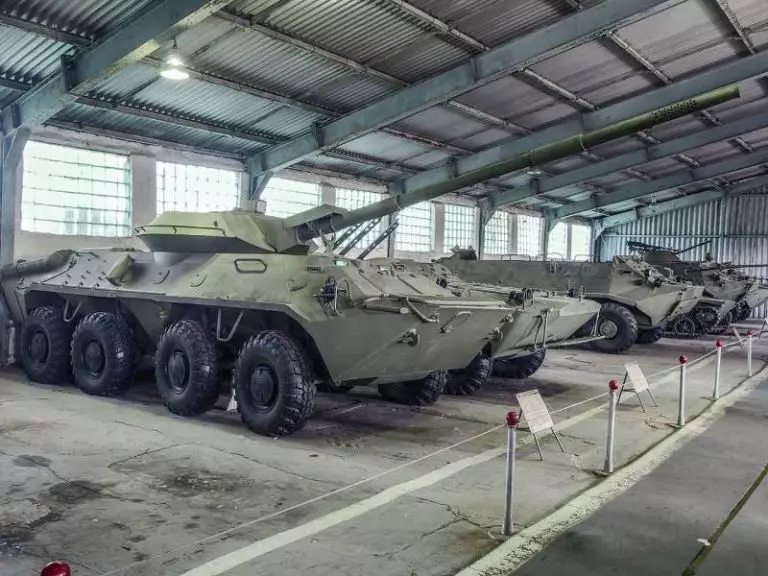 Zırhlı Taşıyıcı "Sting-B" ve "Sting-C" (85mm ve 125mm Cannon'dan BTR-70). SSCB