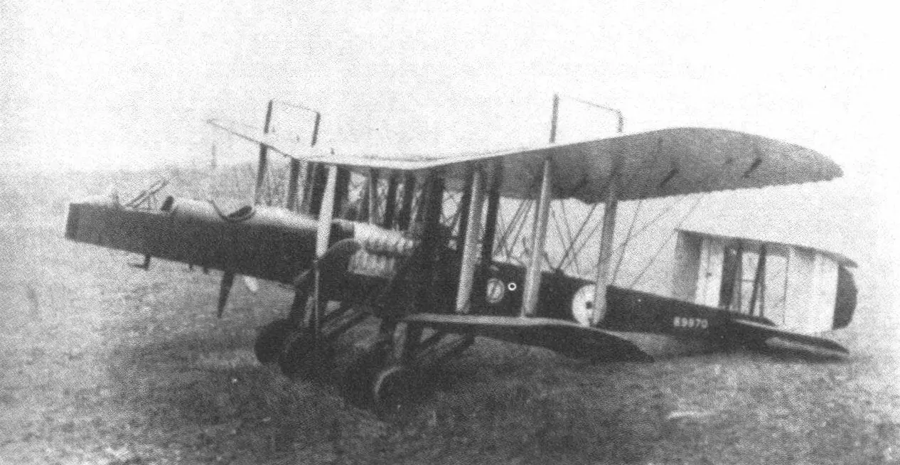 Prototype Blackburn Kangaroo (B9970) bi rûkên sereke yên bingehîn ên nederbasdar