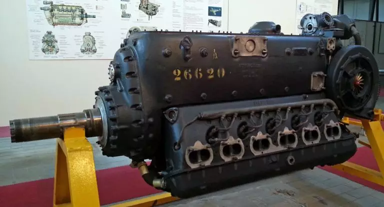 Daimler-benz db 605 Engine