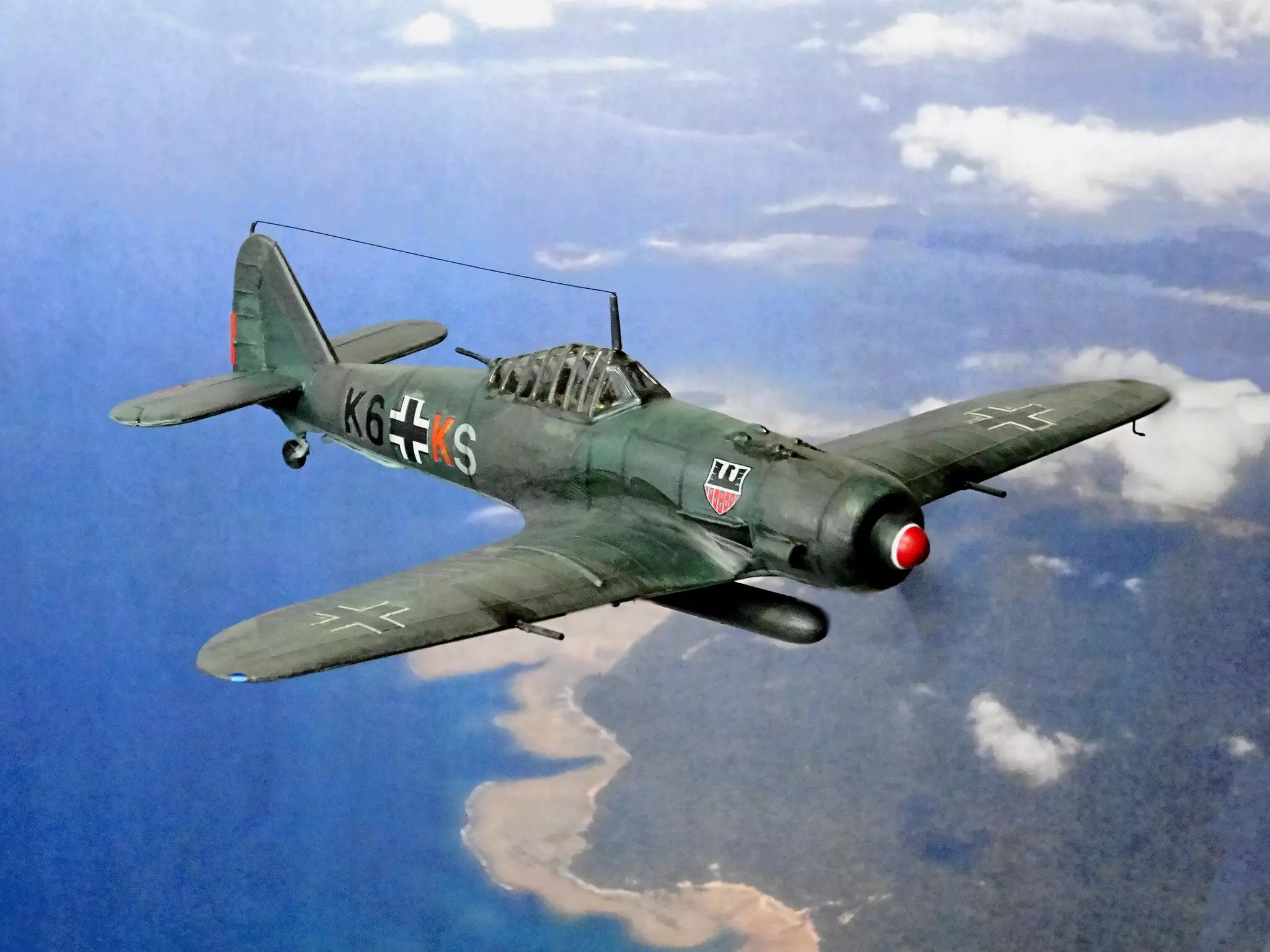 Torponedorears / Pikety Bomber Henschel HS 165A-1 (K6 + KS Vojenské číslo) z bombardovací skupiny III./KG 6 v letu