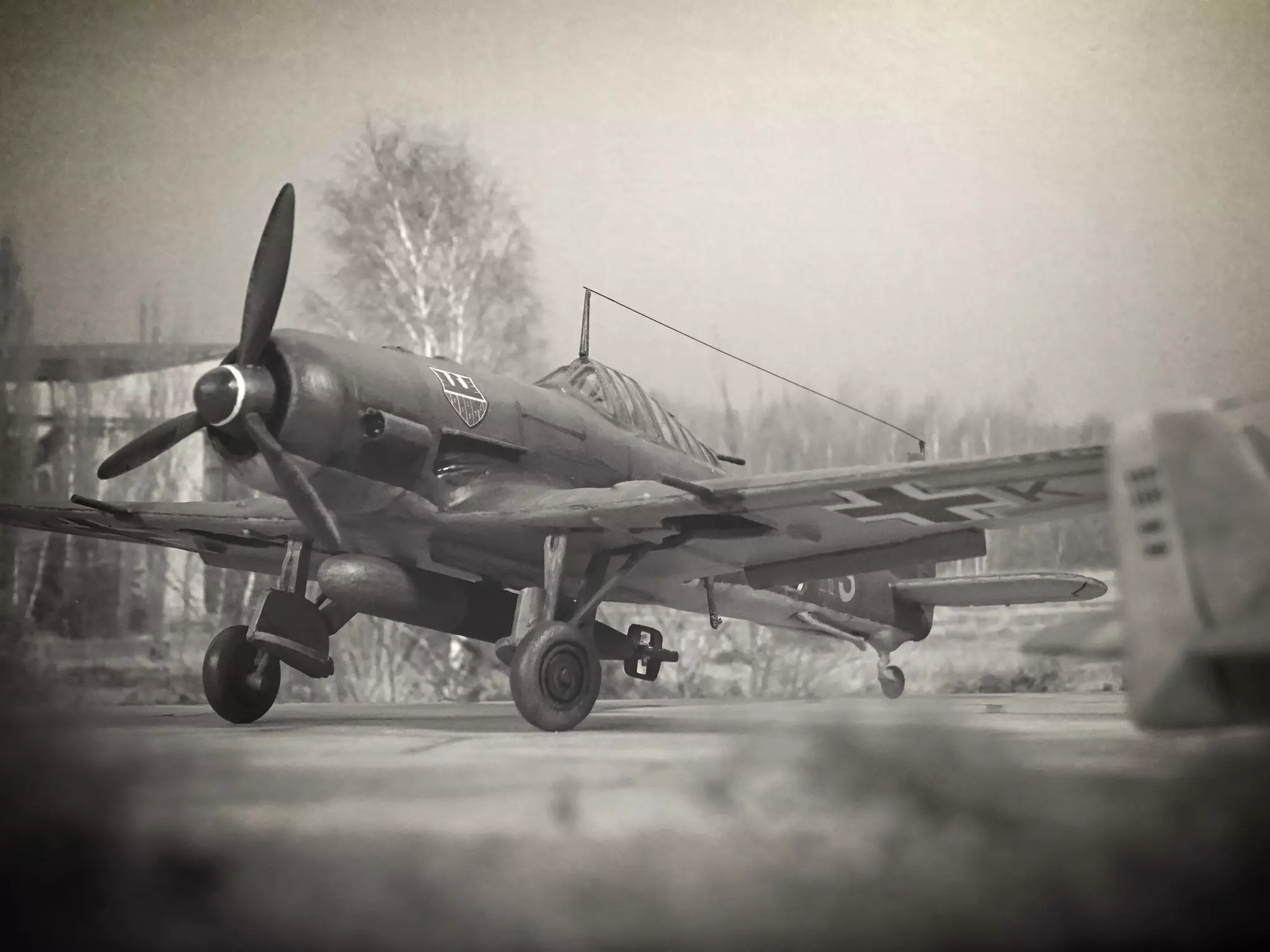 Torpedo-stat / Bomber Pouse Henschel HS 165A-1 (K6 + Ks ចំនួនយោធា) ពីក្រុមទម្លាក់គ្រាប់បែកក្រុម III./kg 6; Mselbroek, បែលហ្ស៊ិក, រដូវស្លឹកឈើជ្រុះឆ្នាំ 1944 ។ សារព័ត៌មានក្រុមគ្រួសារ
