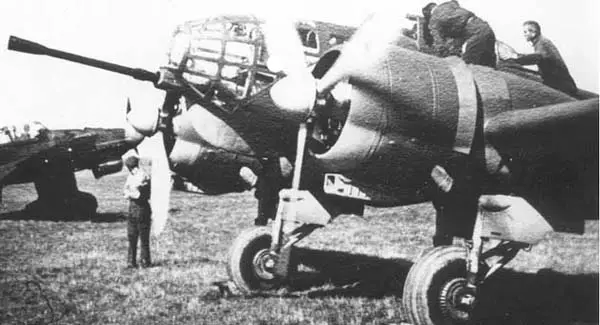 Monikäyttöinen taistelija ja Scout-Bomber Cansa FC.20. Italia