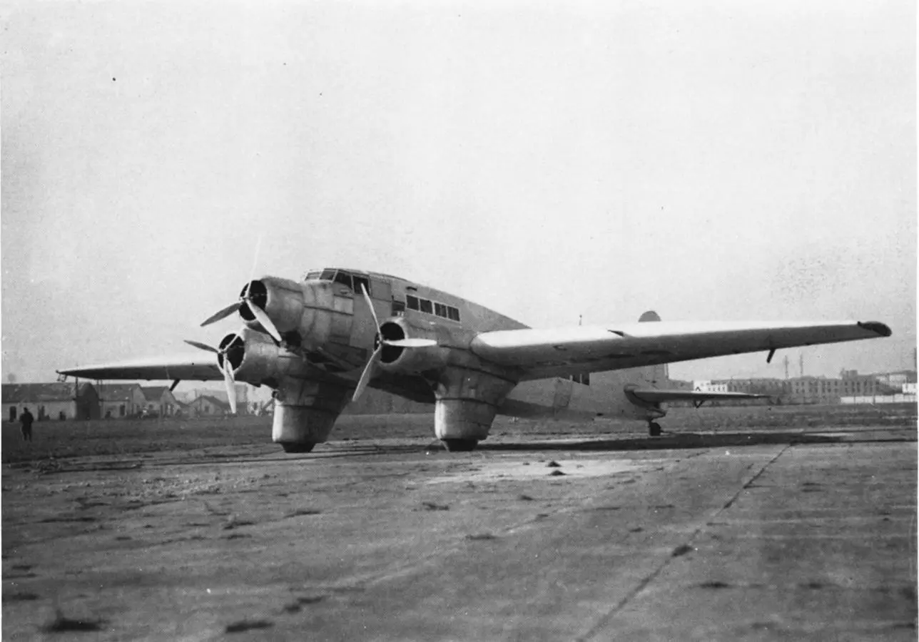 意大利 - 運輸飛機中型轟炸機Caproni Ca.132中的垃圾ju 52。意大利