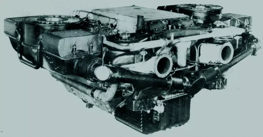 Diesel SLA 16 in der Montage mit Turboladern und Kühlsystem