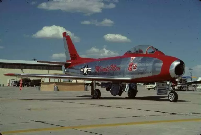 Wunderschönen. Nordamerikanischer F-86 Saber- und Gunval-Programm