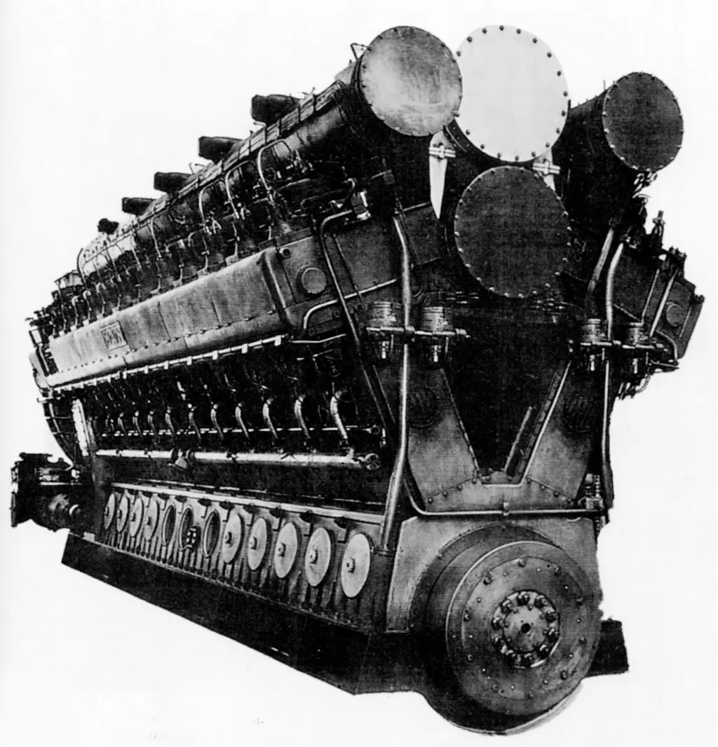 Motor del barco Hombre V12Z 32/44, un par de tales motores fue la primera versión de la planta de energía P.1000