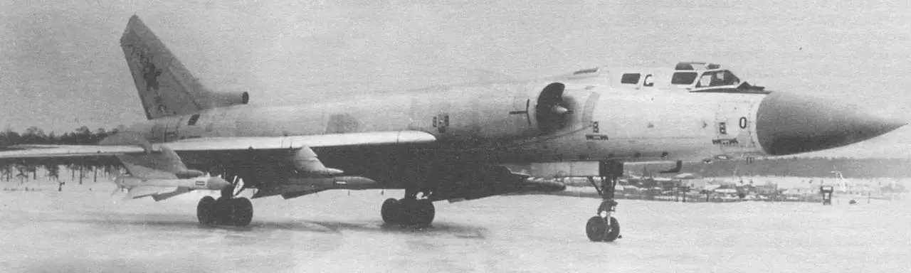 கூட்டு சோதனைகளில் முன்மாதிரி Tu-128, 1961