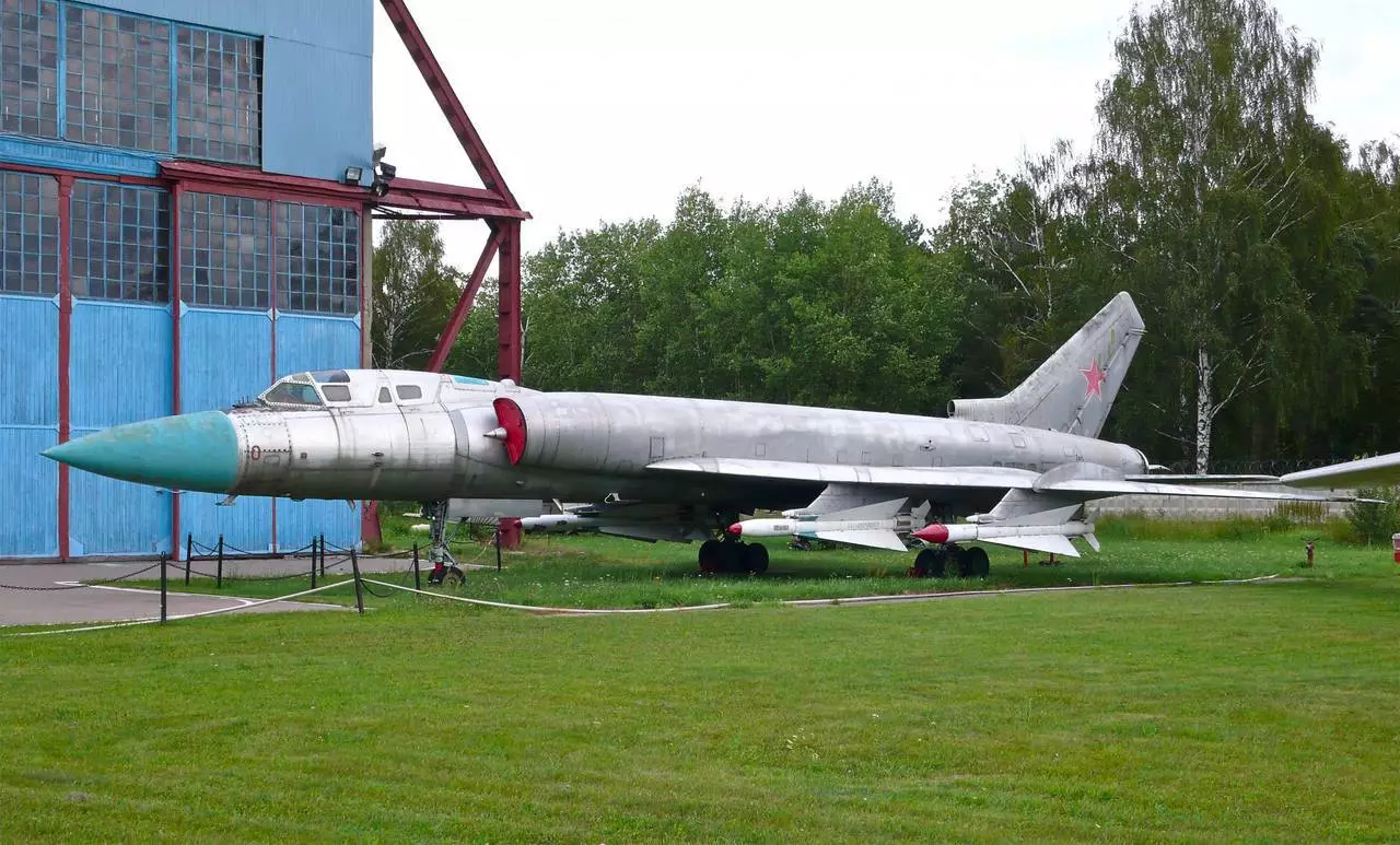 Prototype Tu-128 o loʻo faʻaalia i le Air Force Museum i Monino