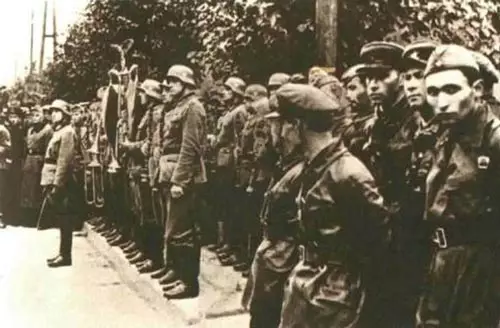 Perbarisan bersama tentera Soviet dan Jerman di Brest pada tahun 1939