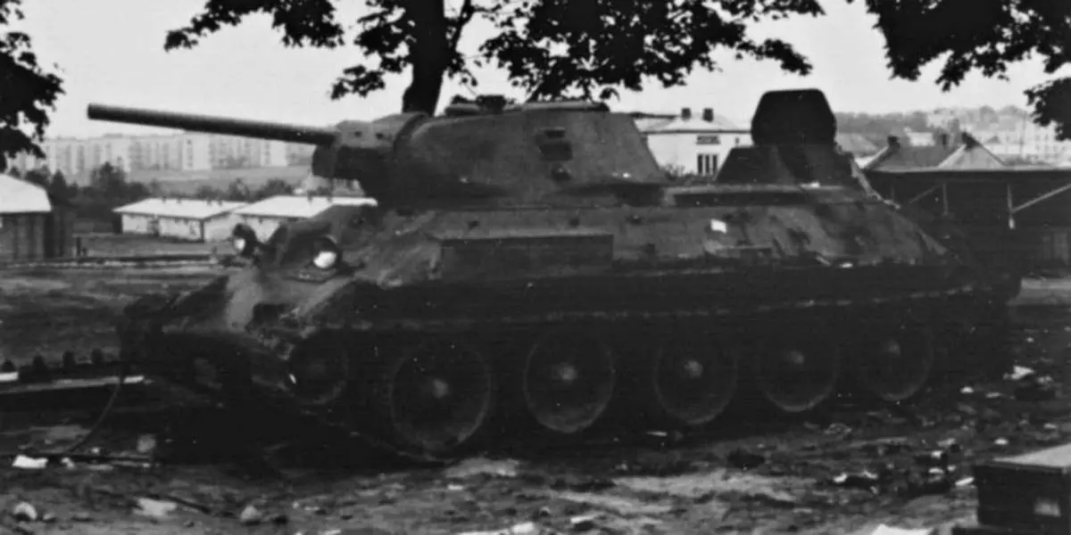 A Zolochev hibás T-34-76 területén elhagyott