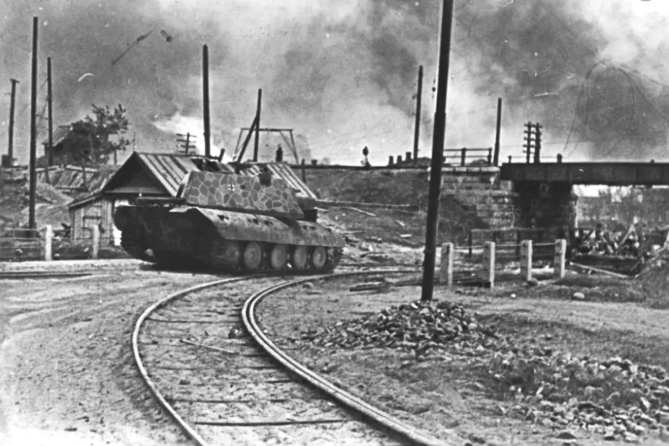 Foto del mundo paralelo. Tanque Super-Heavy Alemán E-100 en Stalingrado