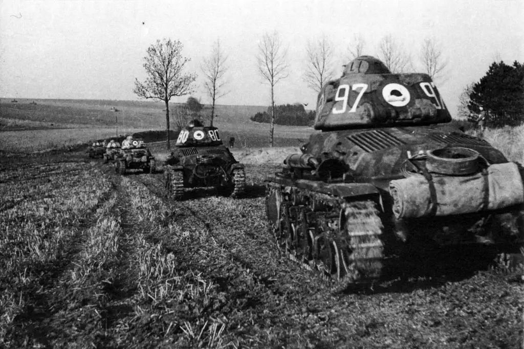 H 35 étendu à la ligne de front. Ardennes, mai 1940