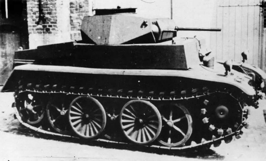 Inizio Pz.Kpfw.I Ausf.C. Su di esso, il telaio del tipo di trattori semicingolati è durato più a lungo.